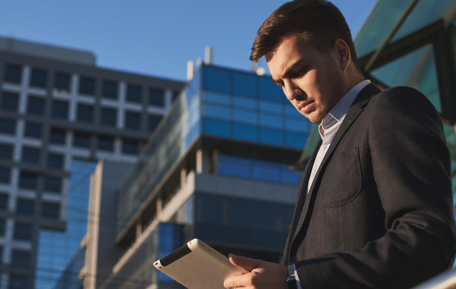 What is Nudge Theory? Examples & Best Practices